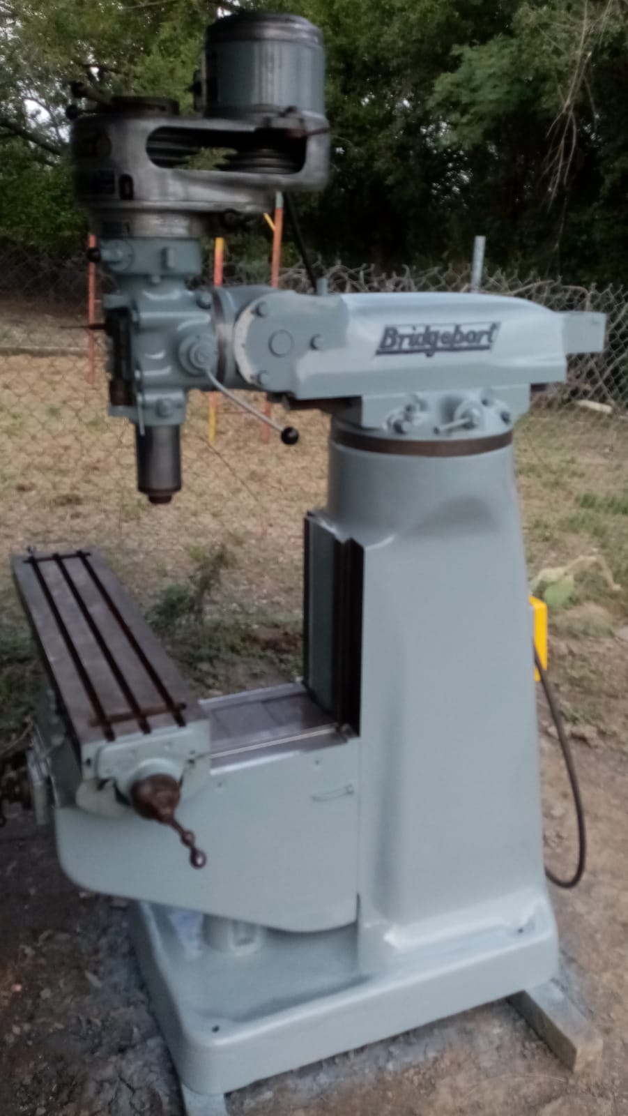 - FRESADORA-BRIDGEPORT-1-HP-MESA-DE-42-