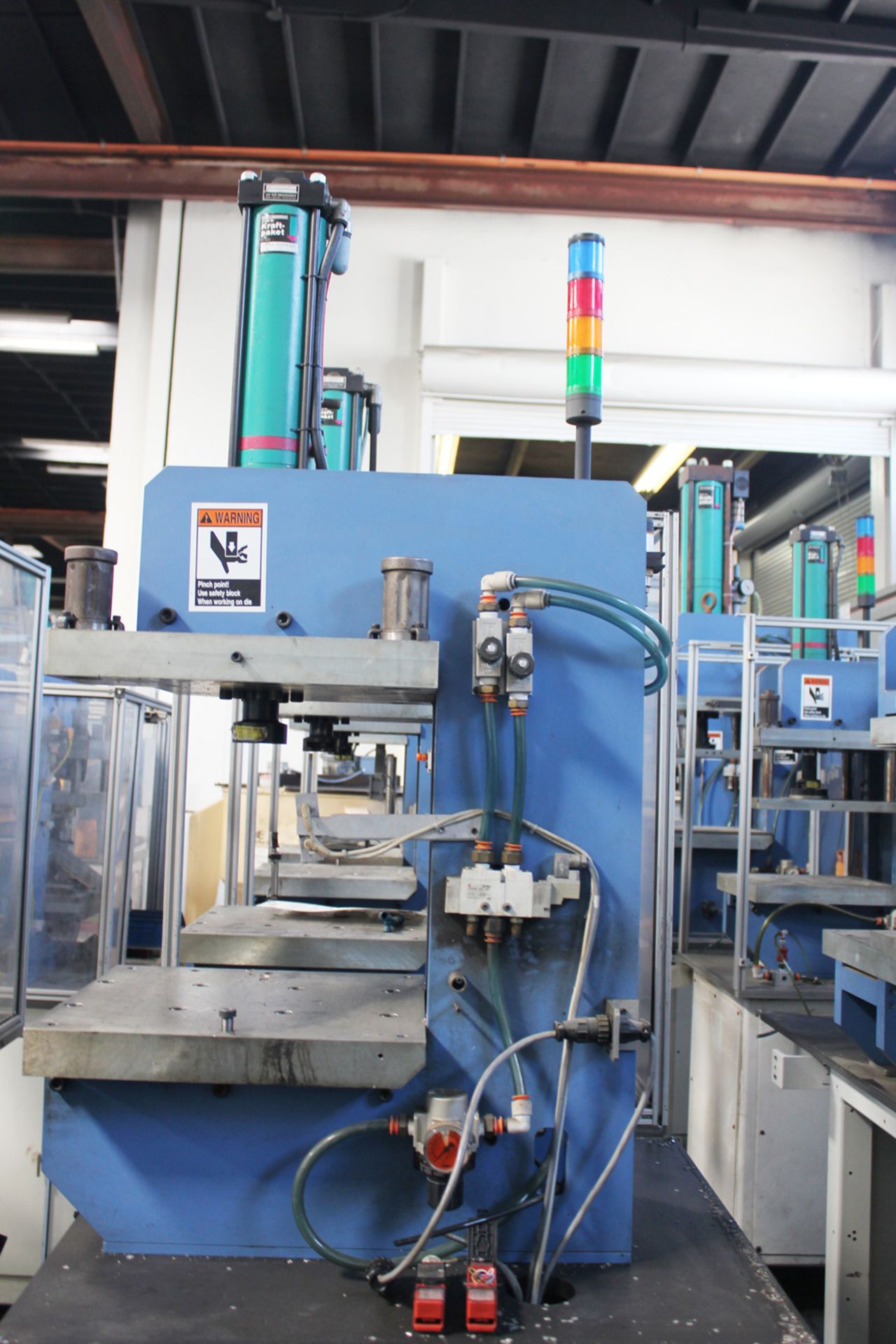 - PRENSA PNEUMATIC 8 TONELADAS