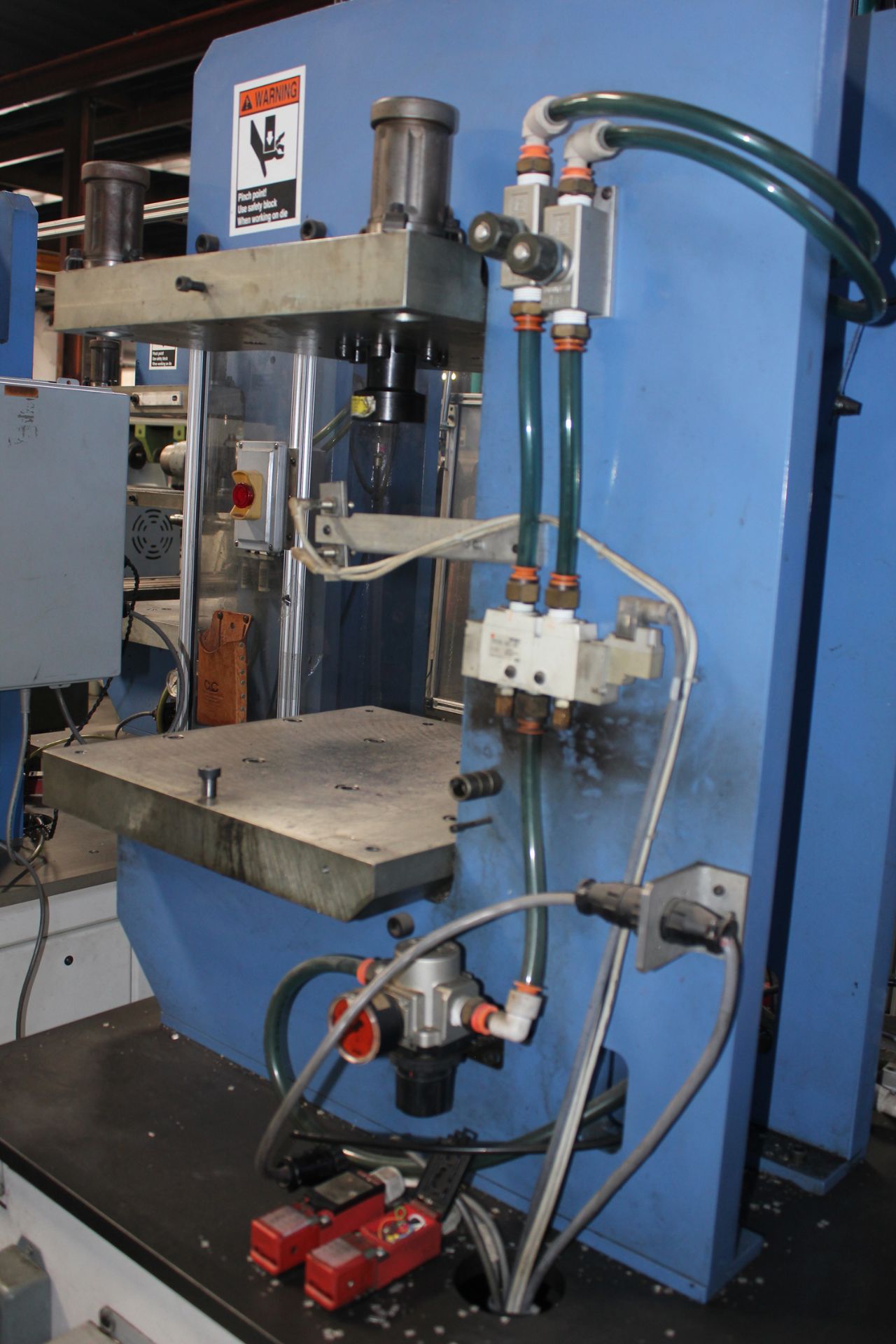 - PRENSA PNEUMATIC 8 TONELADAS