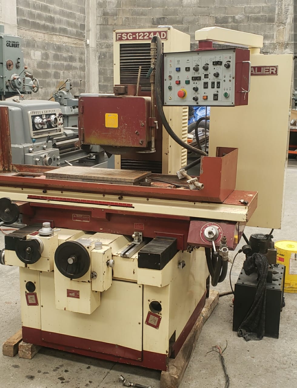 - RECTIFICADORA PLANA CHEVALIER 12x24 AUTOMATICA E HIDRAULICA